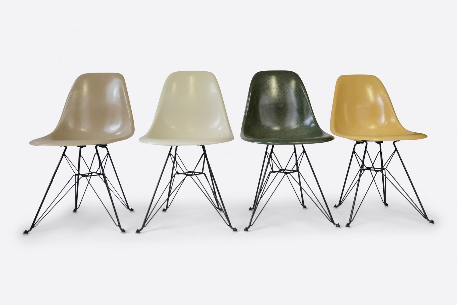 Eames fiberglass | Set of 4 | vintage | side chairs - The Modern
